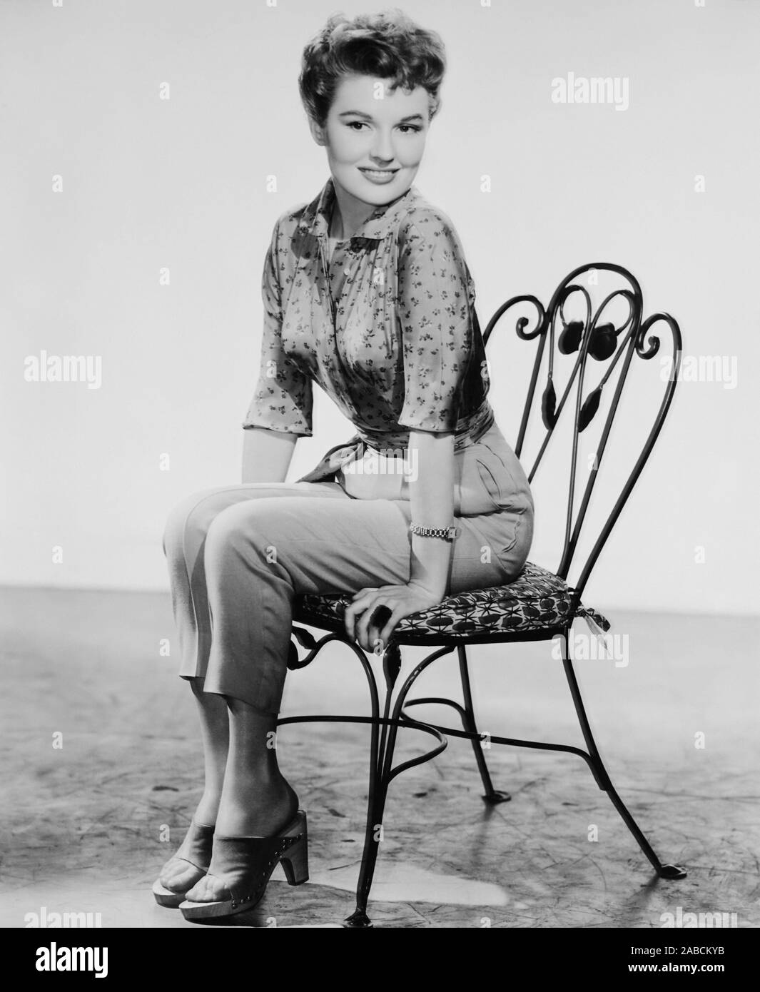 GIDEON OF SCOTLAND YARD, (aka GIDEON'S DAY), Dianne Foster, 1958 Stock ...