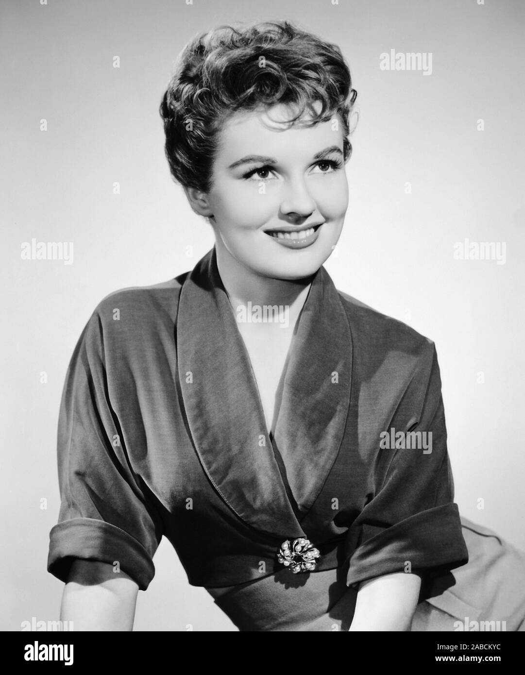 GIDEON OF SCOTLAND YARD, (aka GIDEON'S DAY), Dianne Foster, 1958 Stock ...