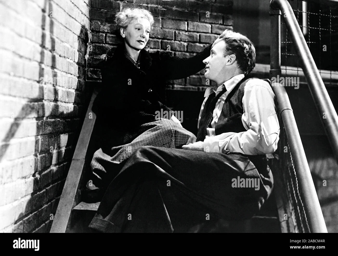THE GLASS MENAGERIE, from left, Gertrude Lawrence, Arthur Kennedy, 1950 ...