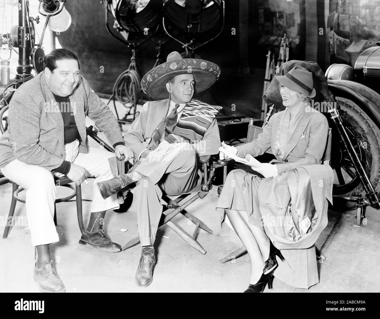 GO INTO YOUR DANCE, from left: director Archie Mayo, Al Jolson, glenda ...