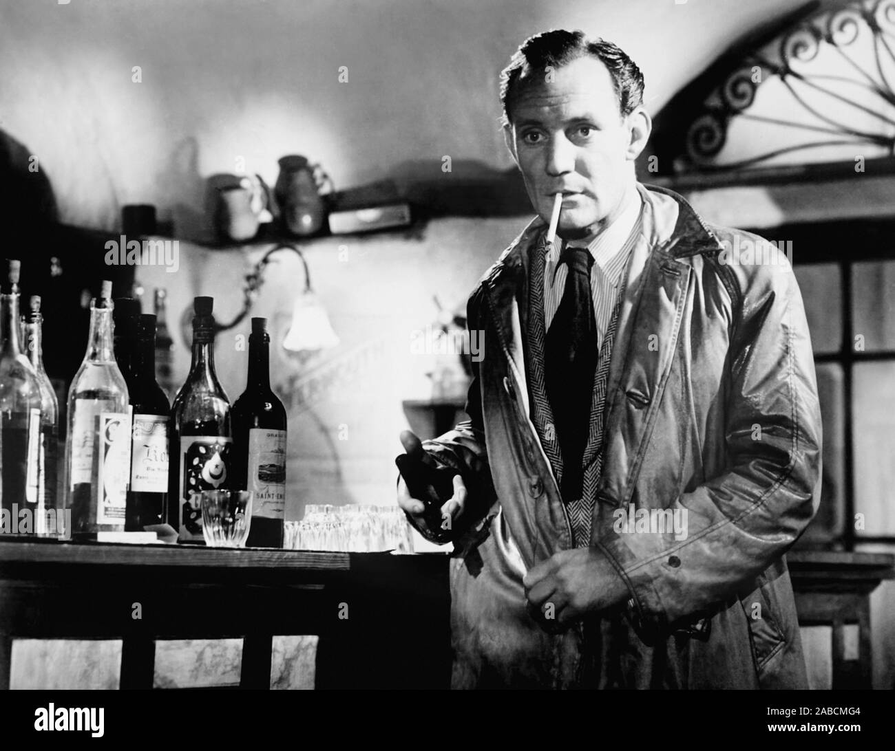 GOLDEN SALAMANDER, Trevor Howard, 1950 Stock Photo - Alamy