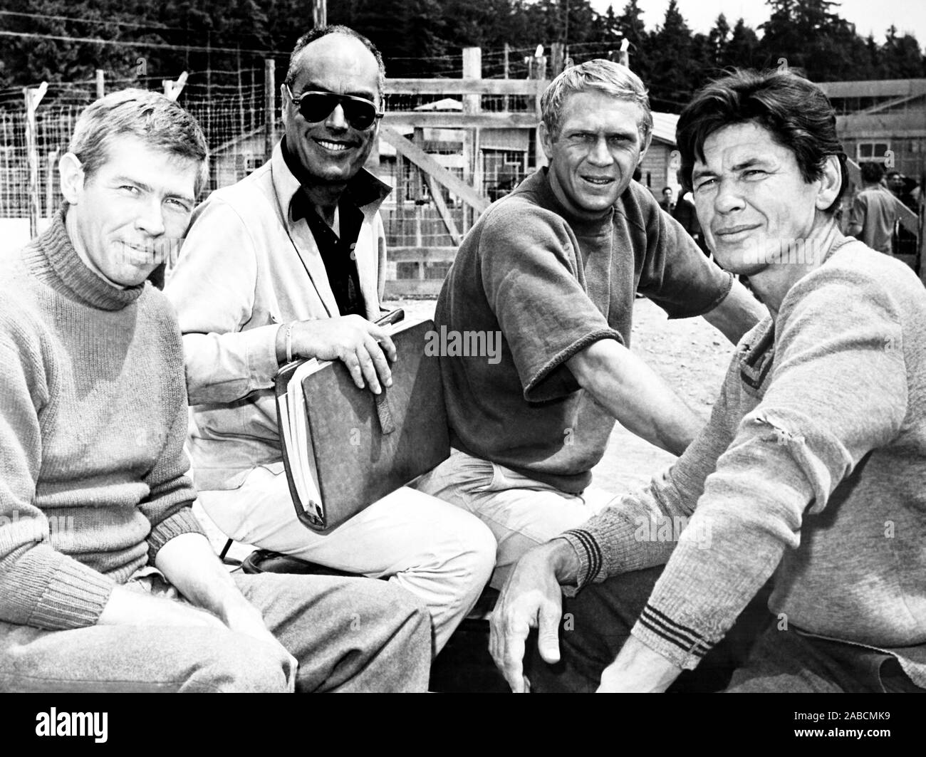 THE GREAT ESCAPE, from left James Coburn, director John Sturges, Steve ...