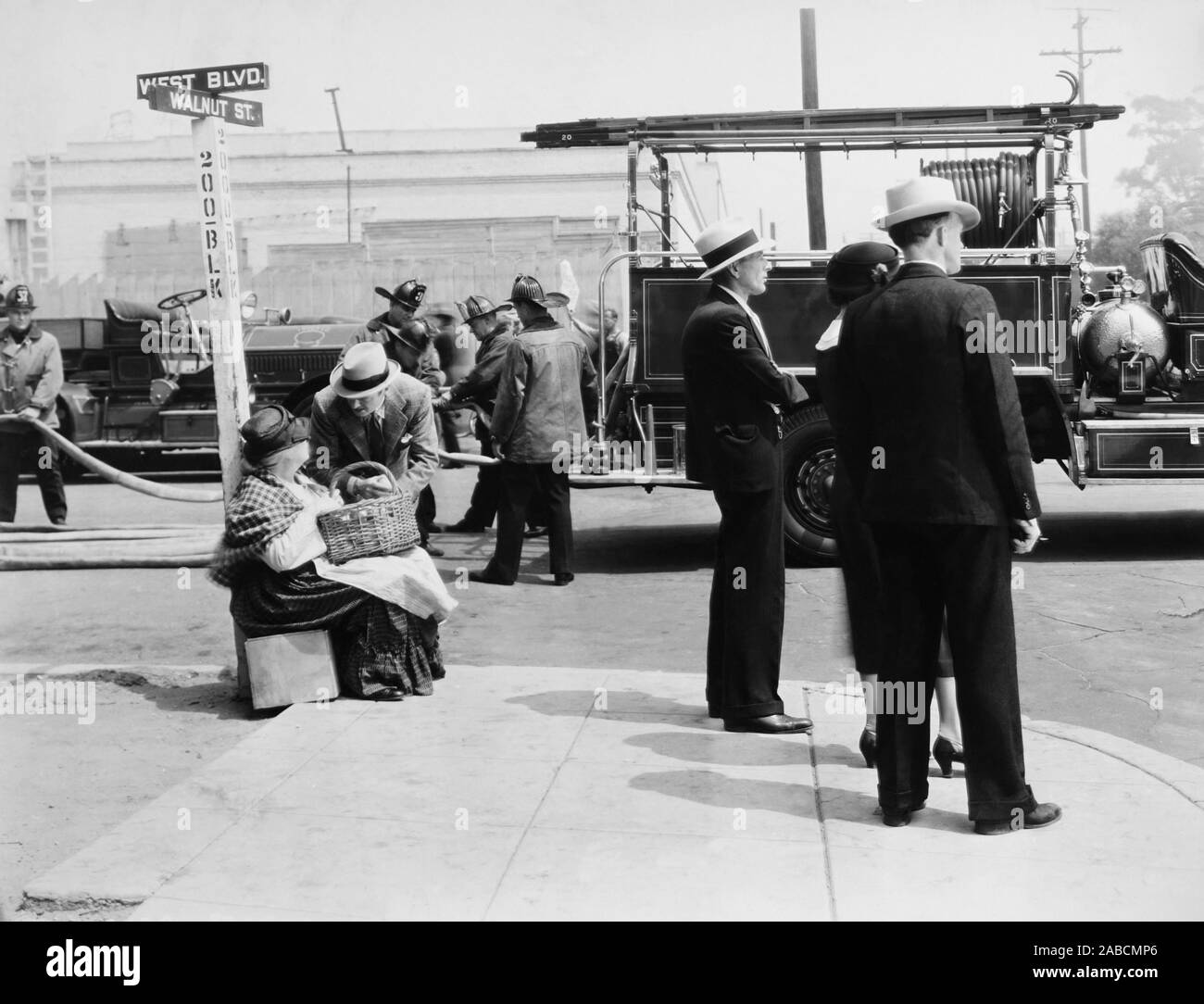GRAND EXIT, front from left: Daisy Belmore, Edmund Lowe, 1935 Stock ...