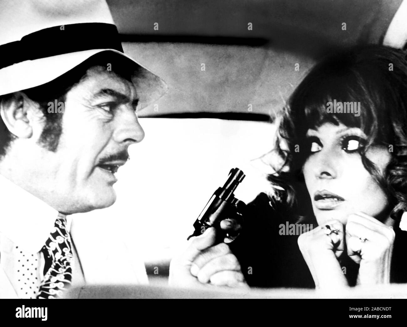 GUN MOLL, (aka LA PUPA DEL GANGSTER), from left, Marcello Mastroianni ...