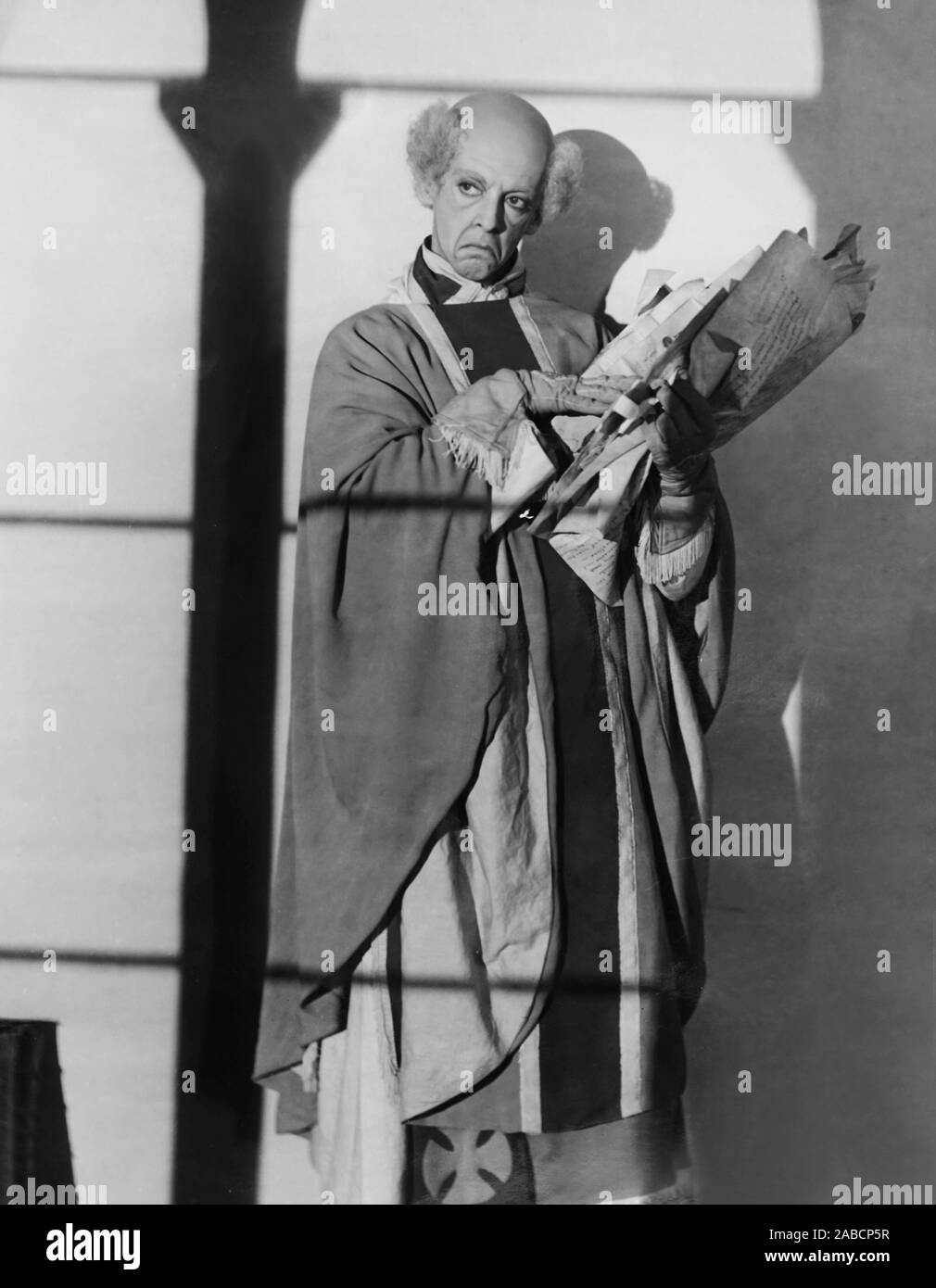 HENRY V, Robert Helpmann, 1944 Stock Photo - Alamy