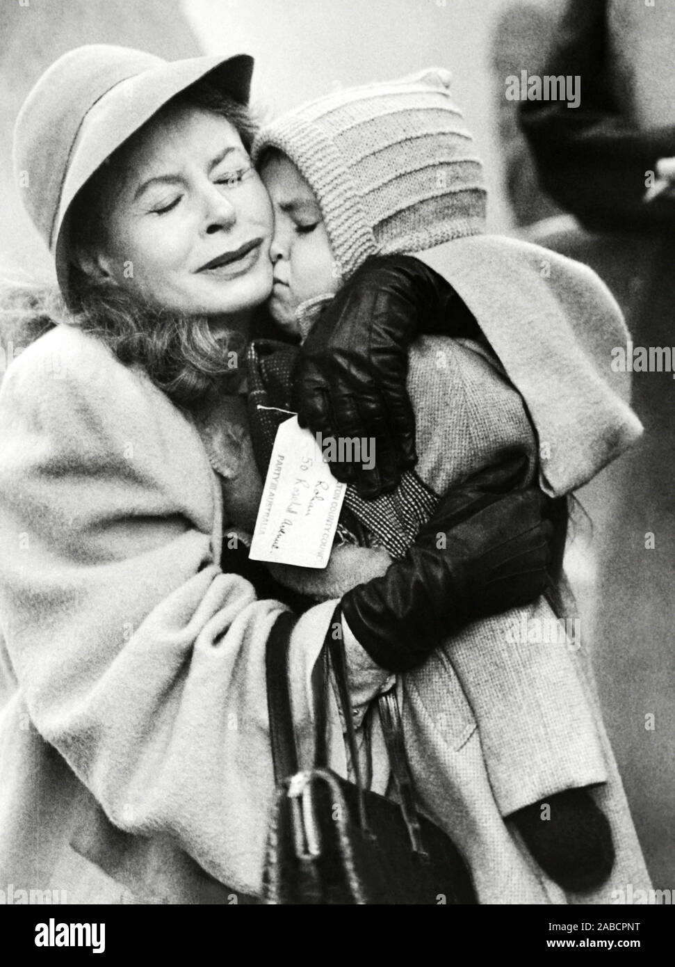 HOPE AND GLORY, from left, Sarah Miles, Geraldine Muir, 1987, ©Columbia ...