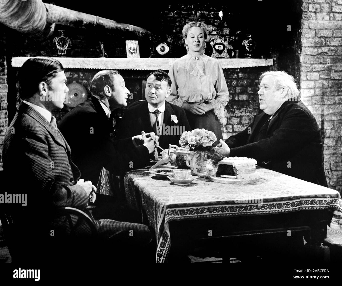 HOBSON'S CHOICE, from left, Derek Blomfield, Richard Wattis, John Mills ...