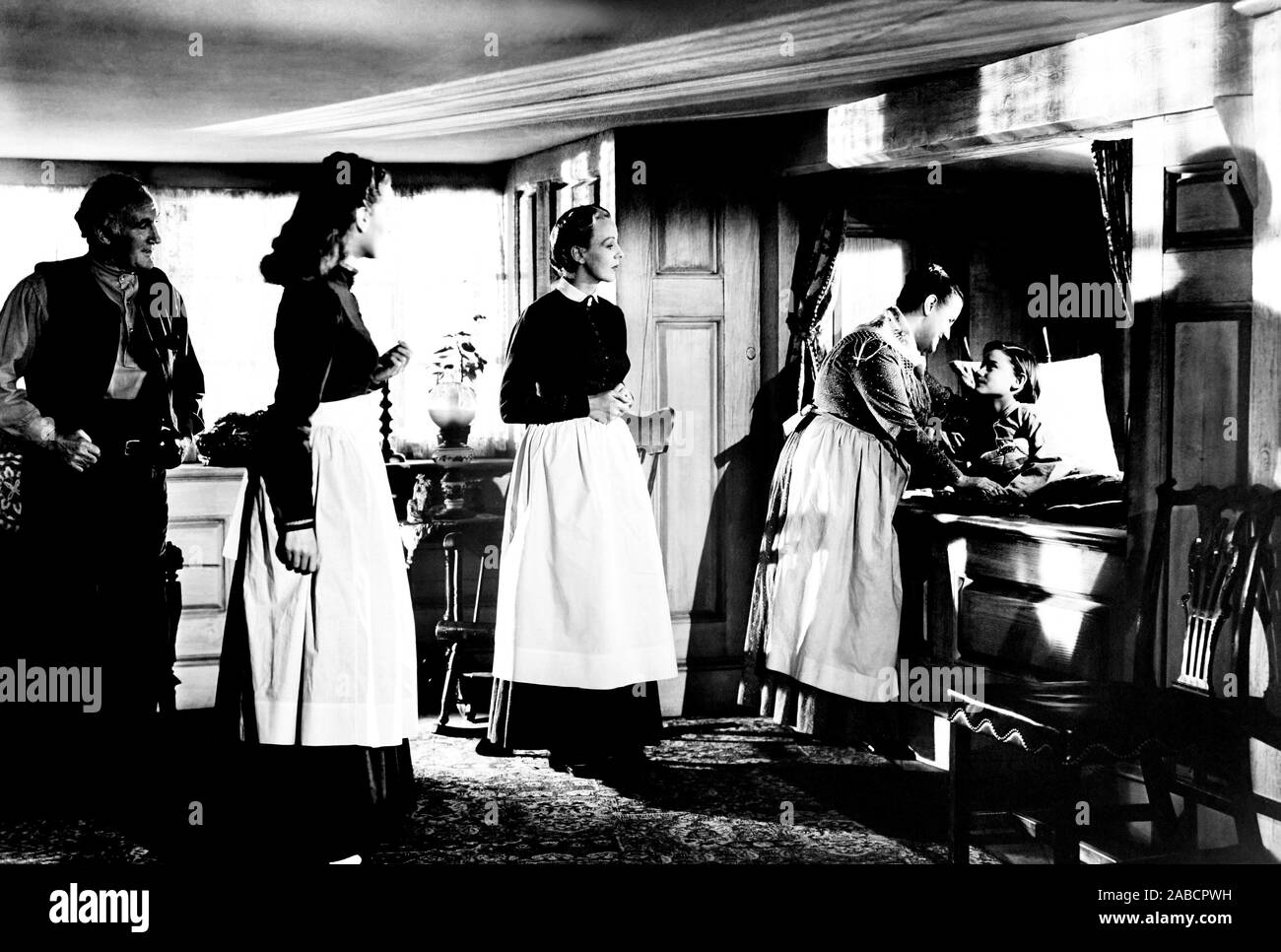 HOW GREEN WAS MY VALLEY, from left, Donald Crisp, Maureen O'Hara, Anna ...