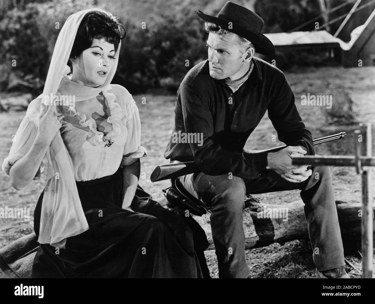 HOSTILE GUNS, from left: Yvonne DeCarlo, Tab Hunter, 1967 Stock Photo ...