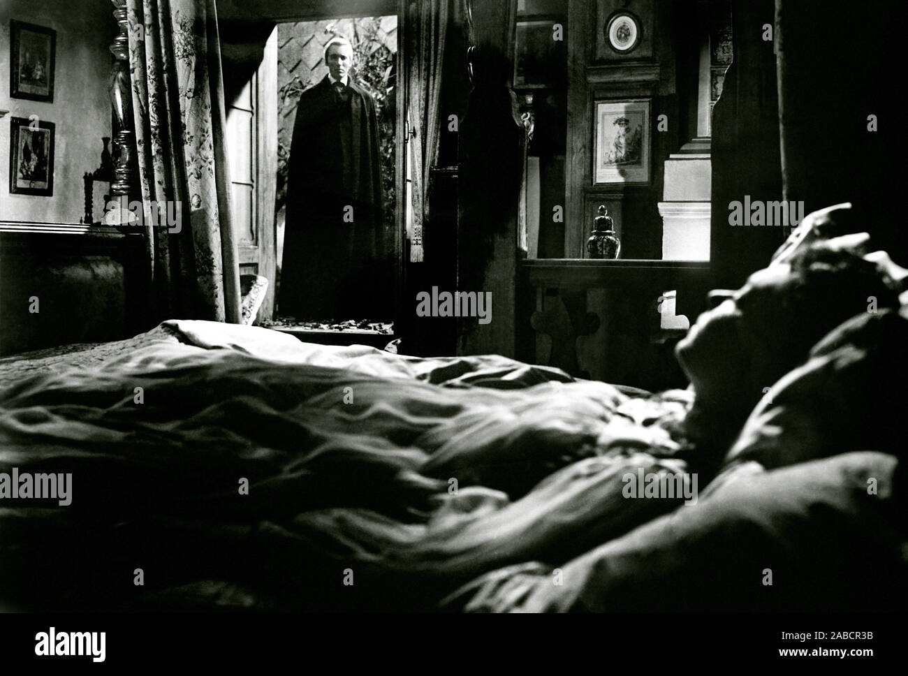 HORROR OF DRACULA, from left, Christopher Lee, Melissa Stribling, 1958 ...