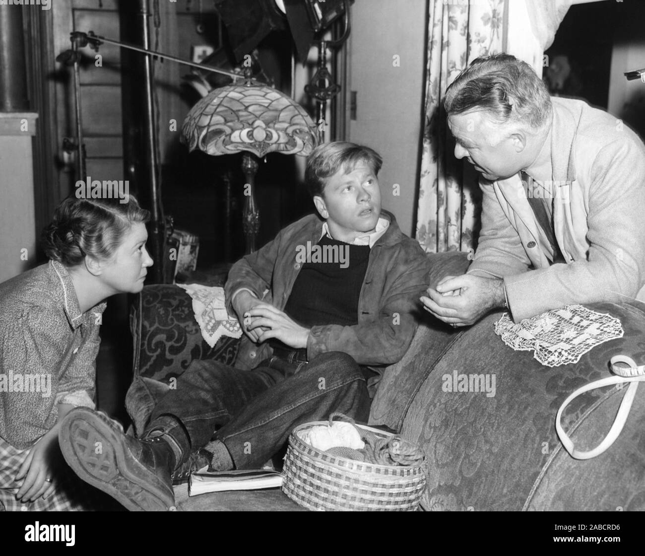 THE HUMAN COMEDY, from left: Fay Bainter, Mickey Rooney, director ...