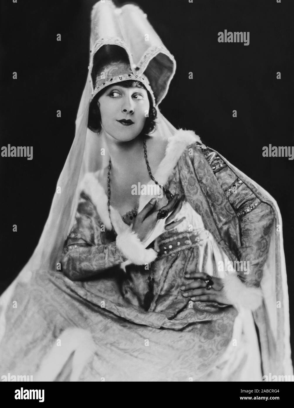 THE HUNCHBACK OF NOTRE DAME, Patsy Ruth Miller, 1923 Stock Photo - Alamy