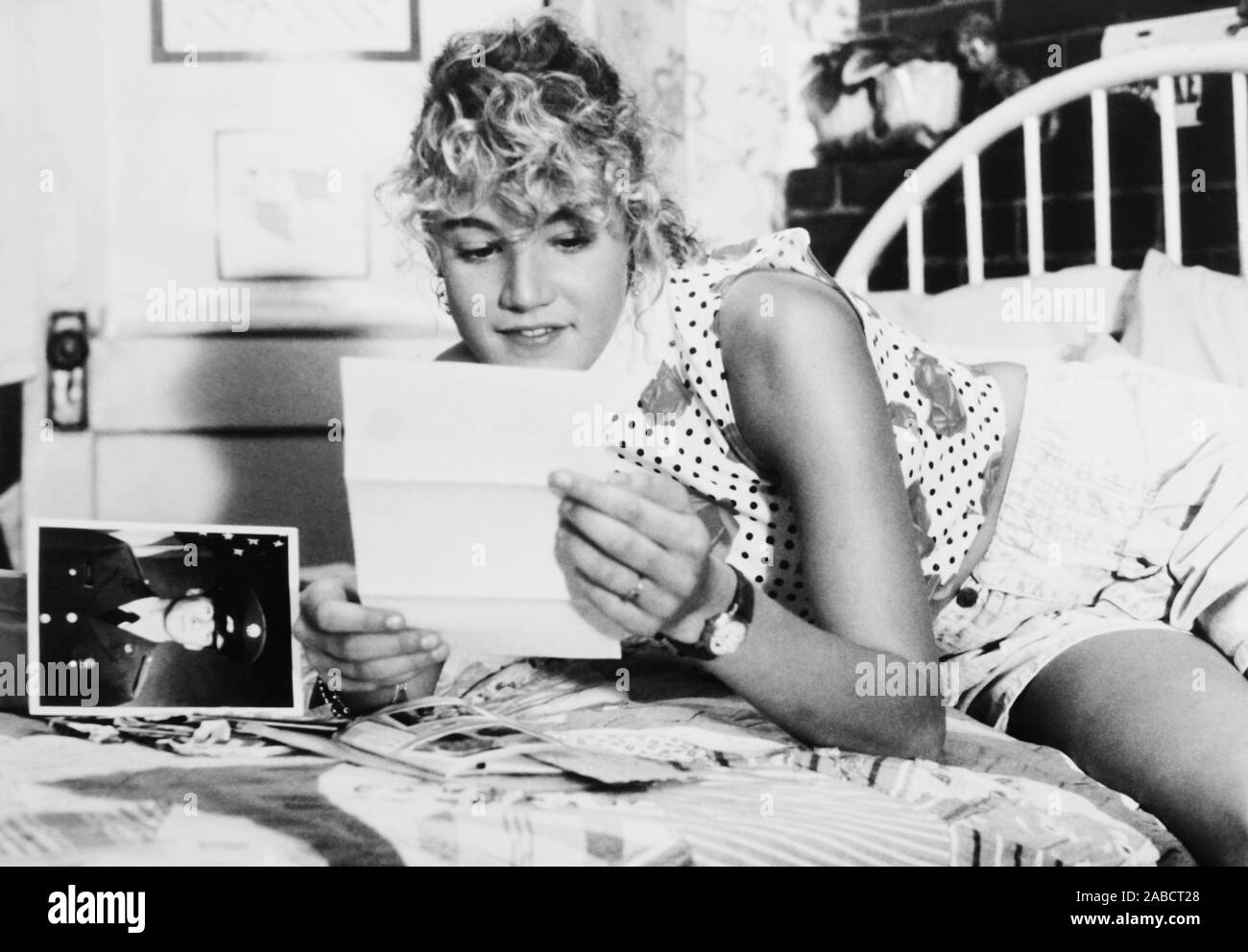 IN COUNTRY, Emily Lloyd, 1989, © Warner Brothers/courtesy Everett ...