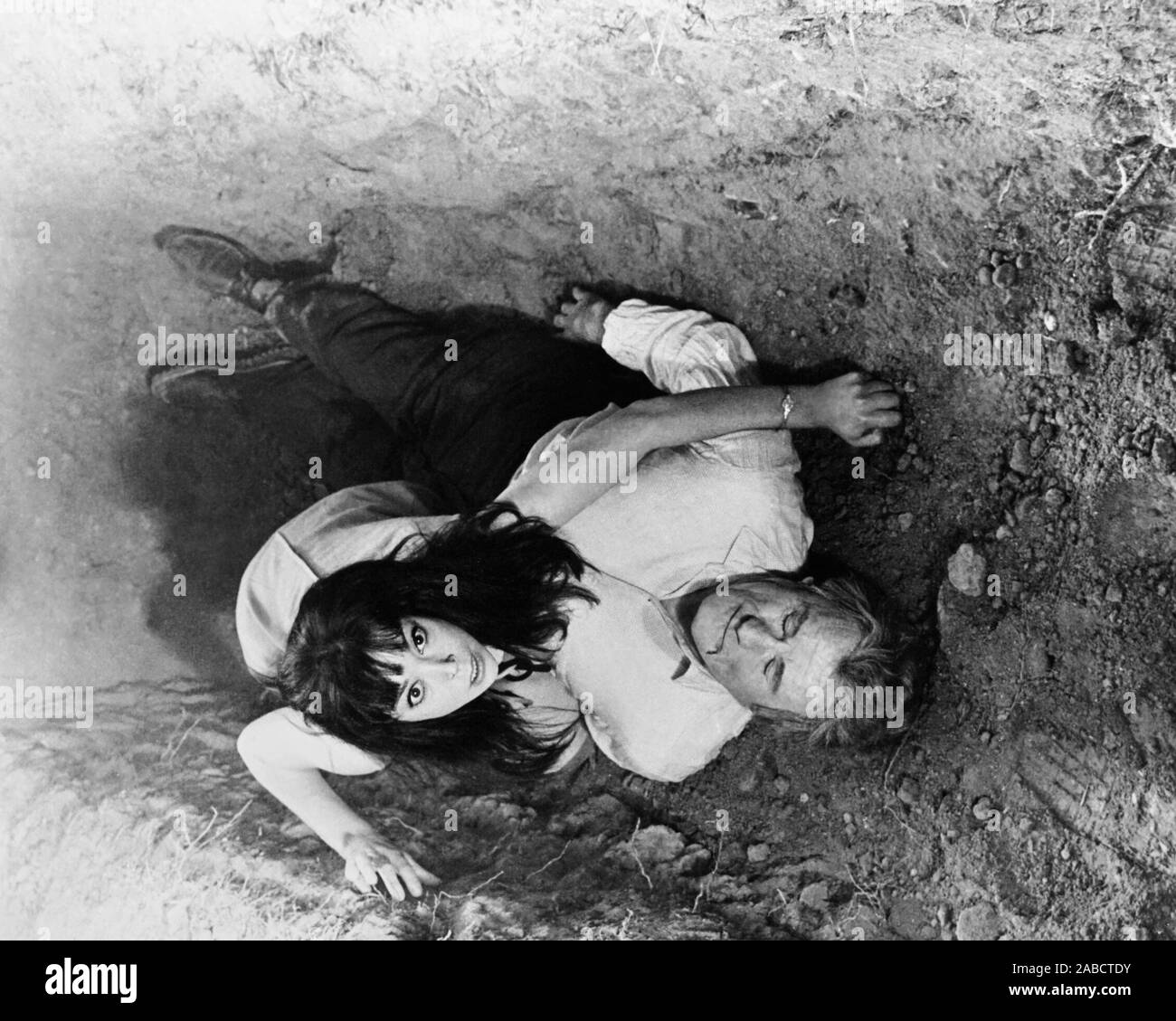 ISLAND OF THE DOOMED, (aka LA ISLA DE LA MUERTE), from left: Elisa ...