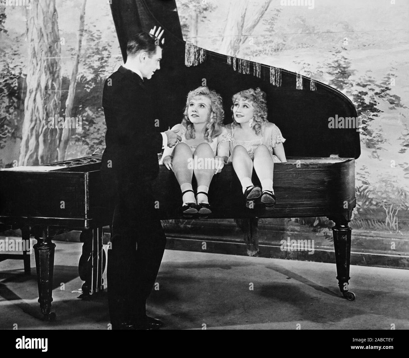 IT'S A GREAT LIFE, from left: Lawrence Gray, vivian Duncan, Rosetta ...