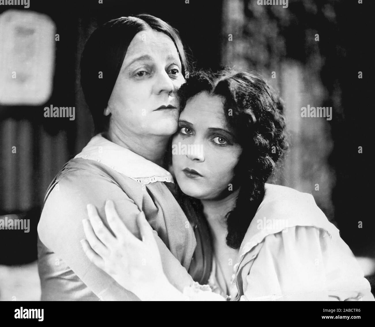 JAVA HEAD, from left: Helen Lindroth, Jacqueline Logan, 1923 Stock Photo - Alamy
