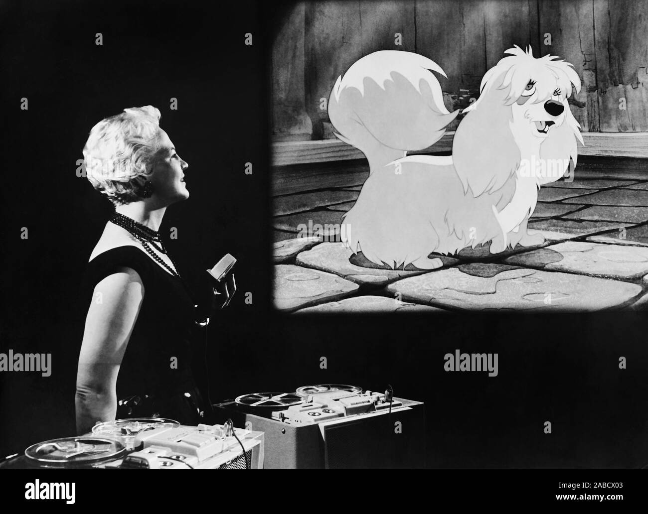 Lady and the tramp cartoon disney hi-res stock photography and images ...