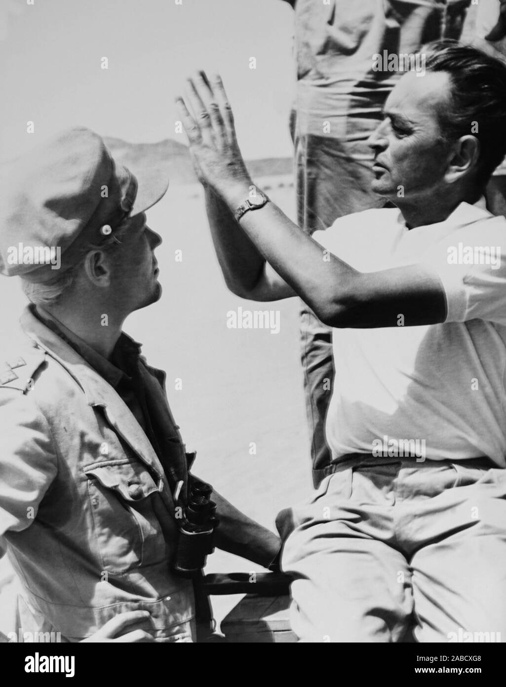 LAWRENCE OF ARABIA, from left: Peter O'Toole, director David Lean on ...