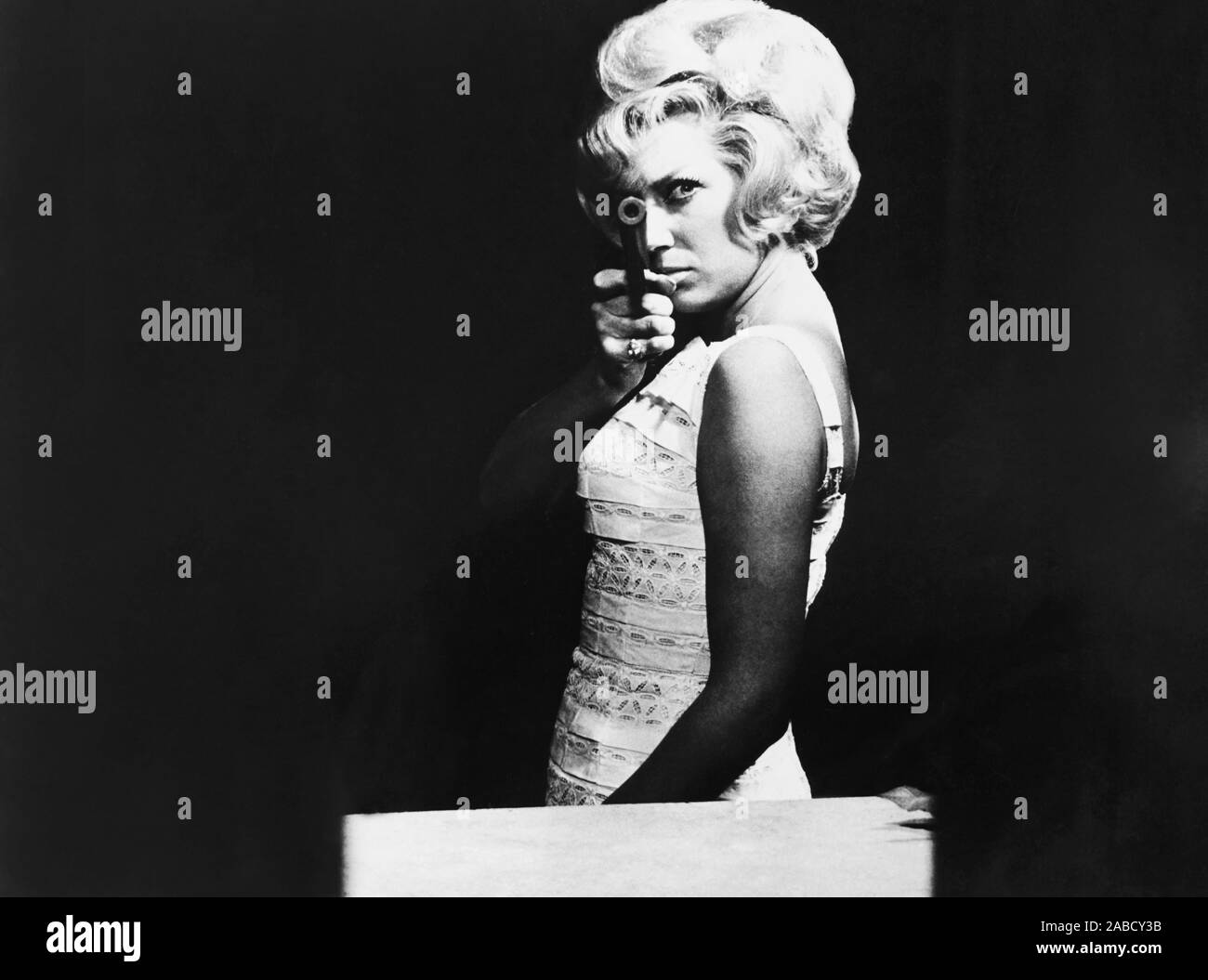 LIGHTNING BOLT, (aka OPERAZIONE GOLDMAN), Wandisa Guida, 1966 Stock ...