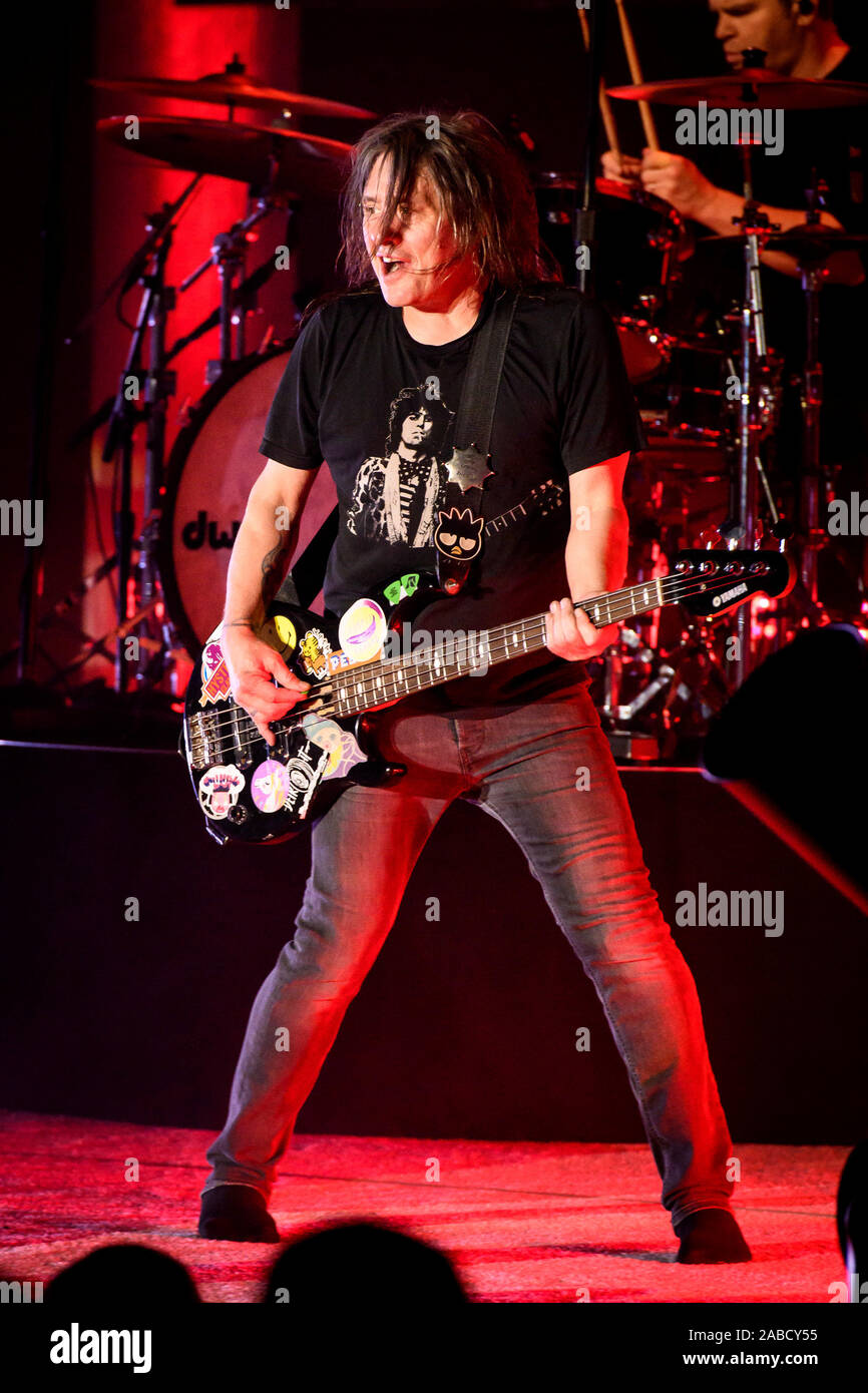 Robby takac of the goo goo dolls hi-res stock photography and images ...