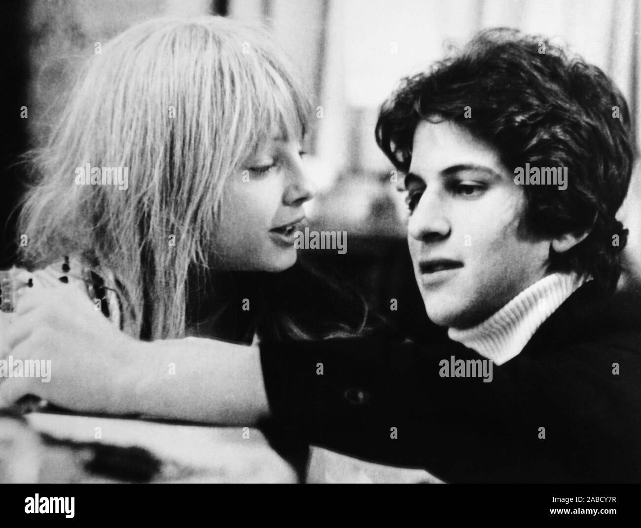 THE LITTLE GIRL WHO LIVES DOWN THE LANE, from left: Jodie Foster, Scott ...