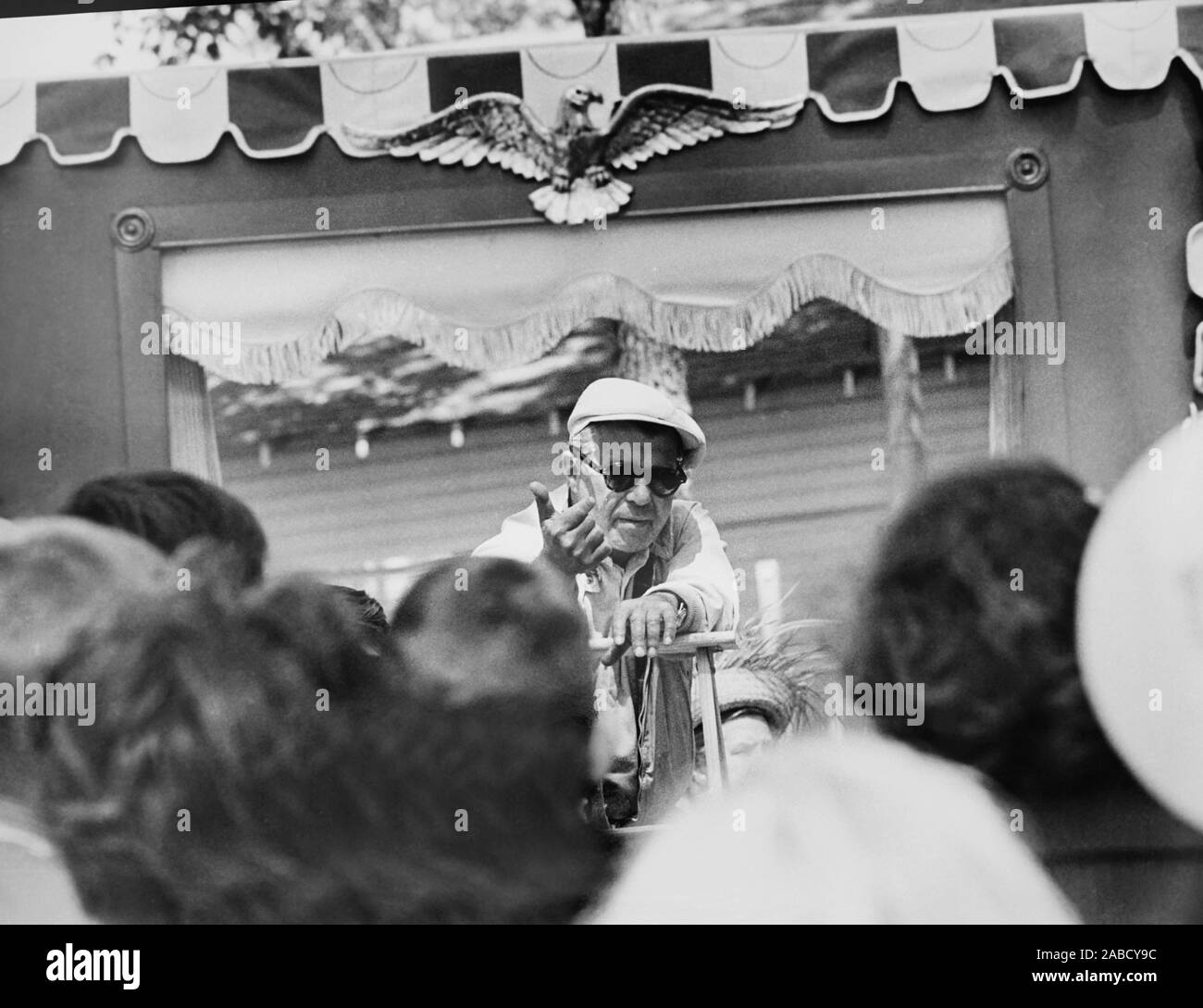 LILITH, director Robert Rossen on set, 1964 Stock Photo - Alamy