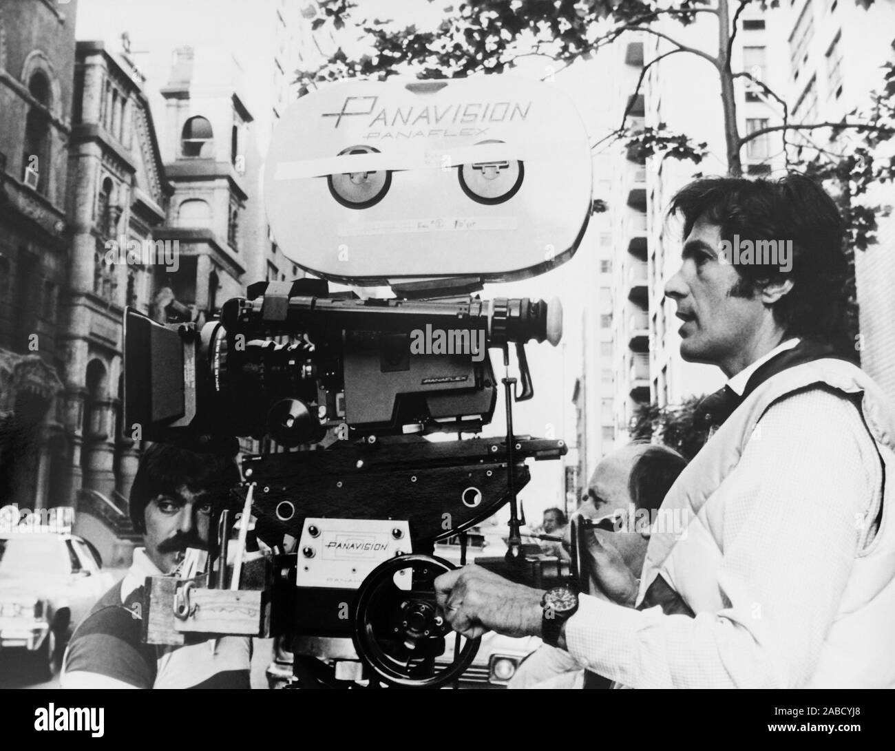 LOVE AT FIRST BITE, director Stan Dragoti, 1979, © American ...