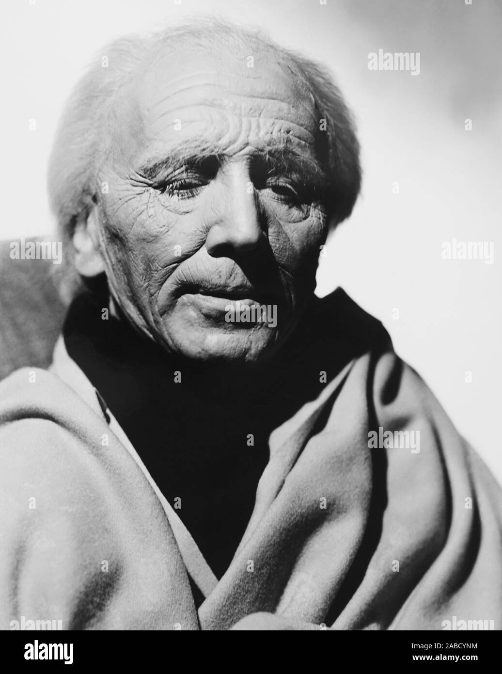 LOST HORIZON, Sam Jaffe, 1937 Stock Photo - Alamy