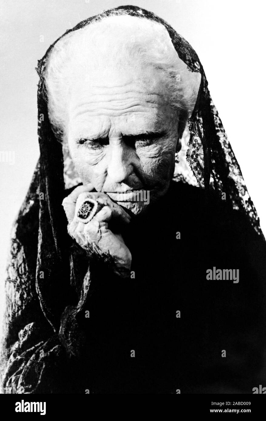 THE LOST MOMENT, Agnes Moorehead, 1947 Stock Photo - Alamy