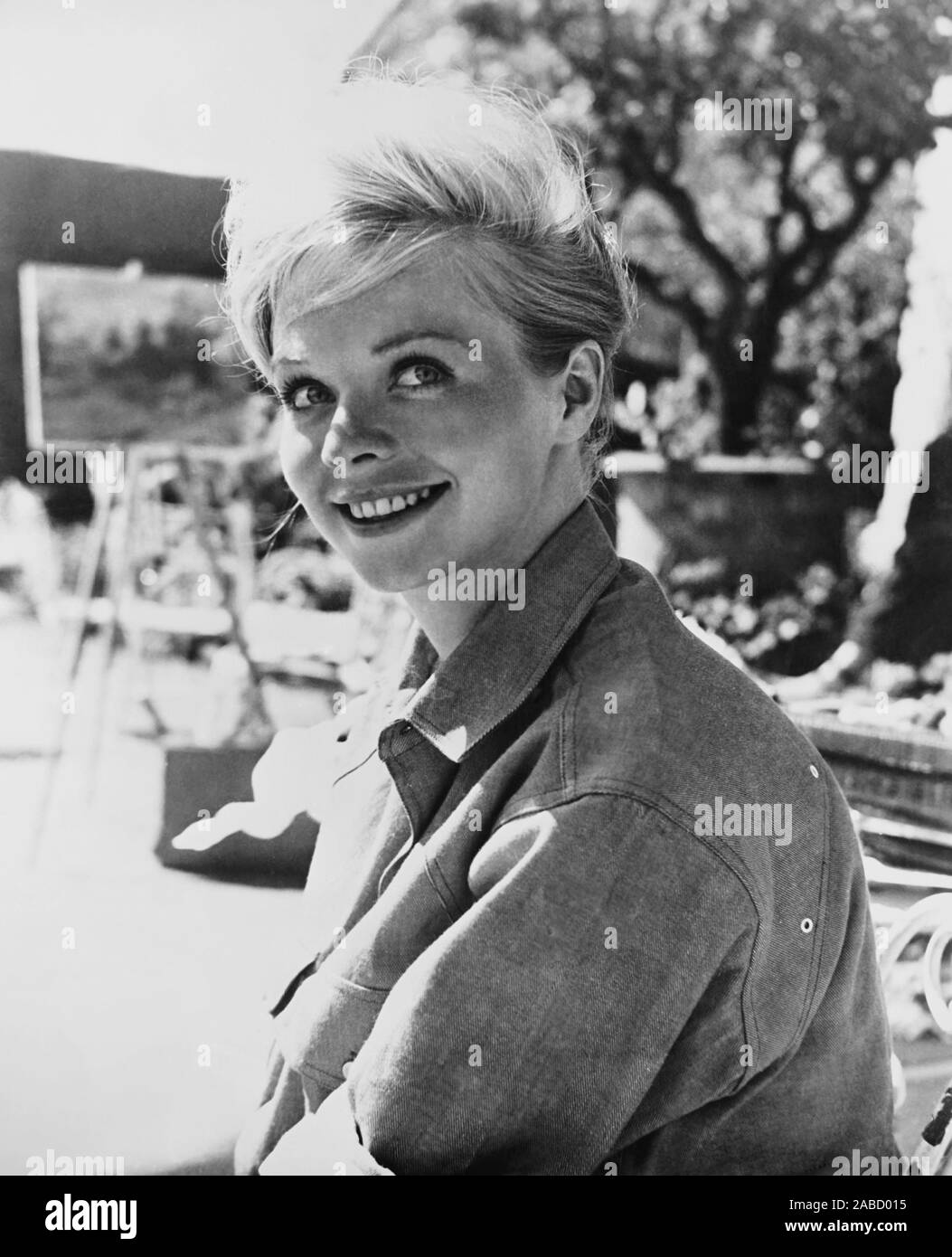 LOSS OF INNOCENCE, (aka THE GREENGAGE SUMMER), Susannah York, 1961 ...