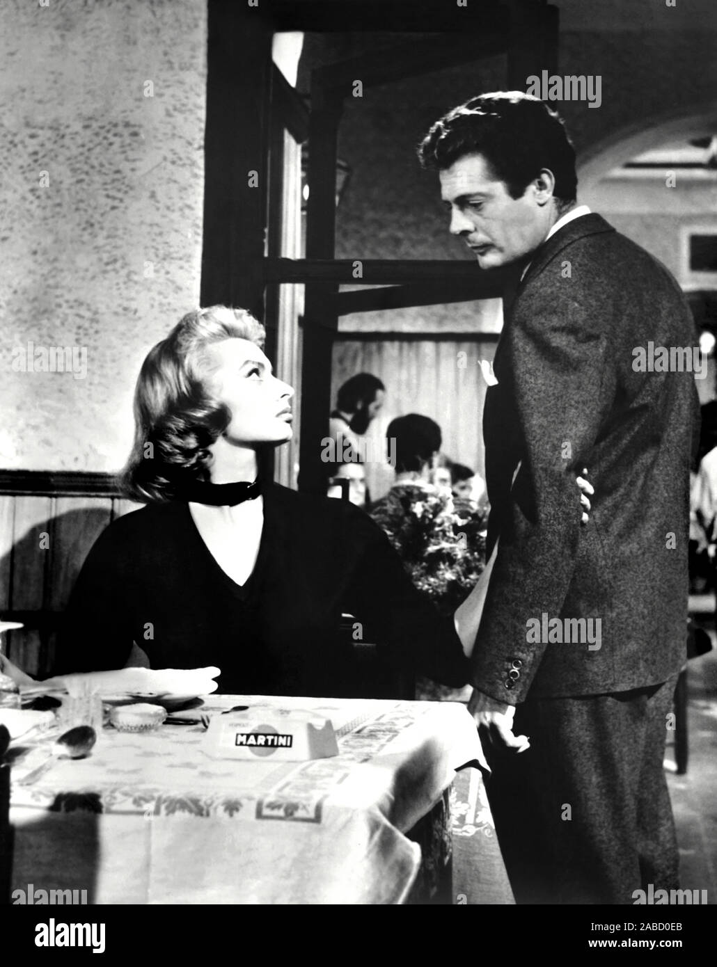 LUCKY TO BE A WOMAN, (aka WHAT A WOMAN!, aka LA FORTUNA DI ESSERE DONNA ...