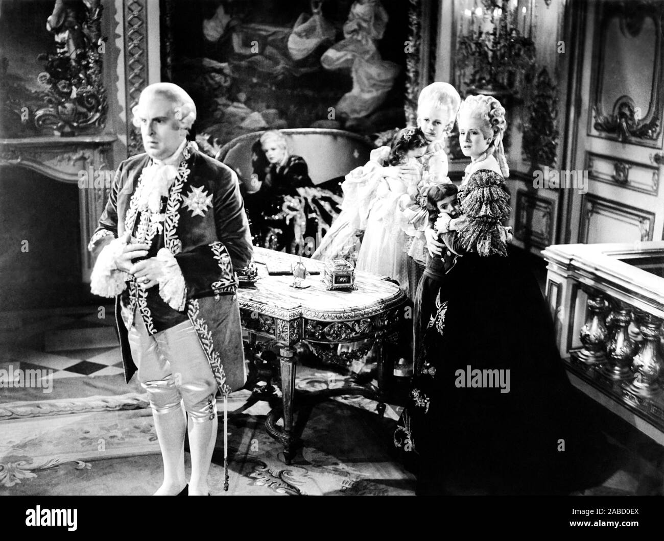 MARIE ANTOINETTE, from left, Robert Morley, Anita Louise, Norma Shearer ...