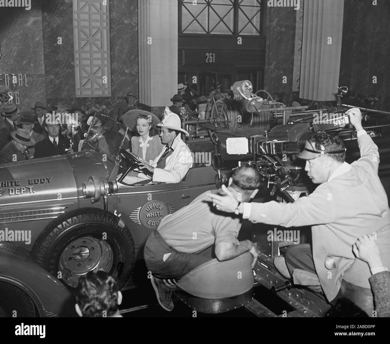 THE MAGNIFICENT DOPE, in truck from left: Lynn Bari, Henry Fonda ...