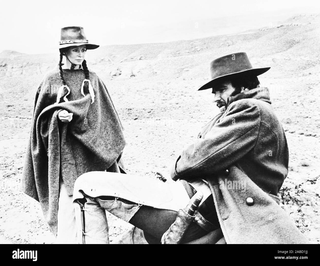 THE MAN WHO LOVED CAT DANCING, from left, Sarah Miles, Burt Reynolds ...