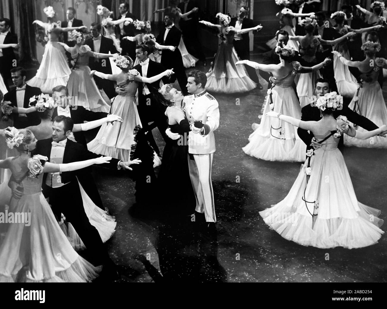THE MERRY WIDOW, from left, center, Lana Turner, Fernando Lamas, 1952 ...