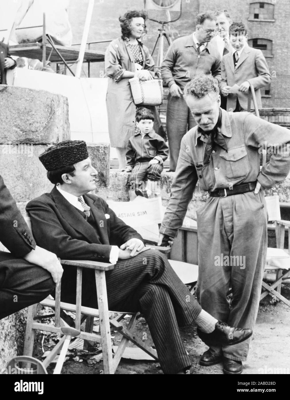 THE MILLIONAIRESS, from left: Peter Sellers, director Anthony Asquith ...