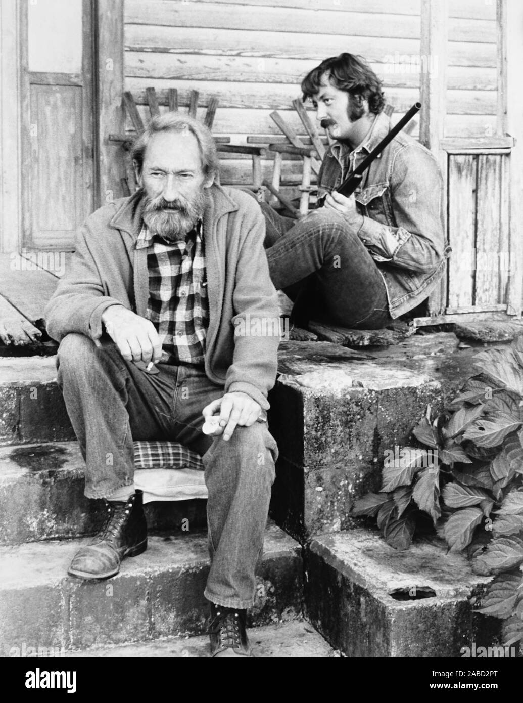 MOONRUNNERS, from left: Arthur Hunnicutt, James Mitchum, 1975 Stock ...