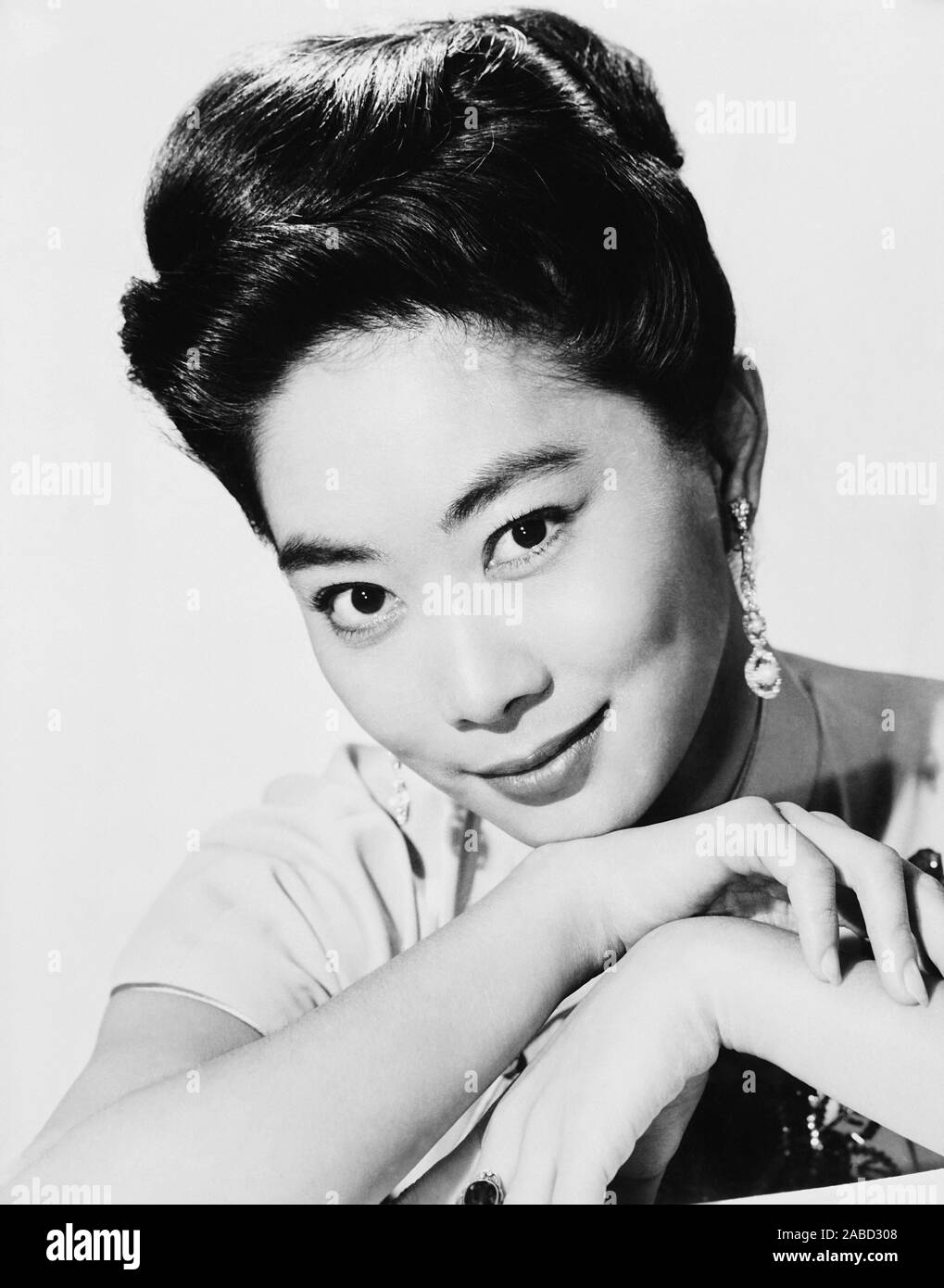 THE MOUNTAIN ROAD, Lisa Lu, 1960 Stock Photo - Alamy