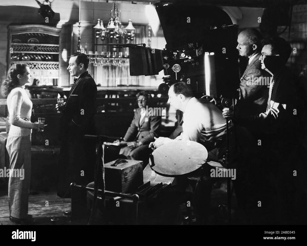 MR. ACE, from left: Sylvia Sidney, George Raft, director Edwin L. Marin ...