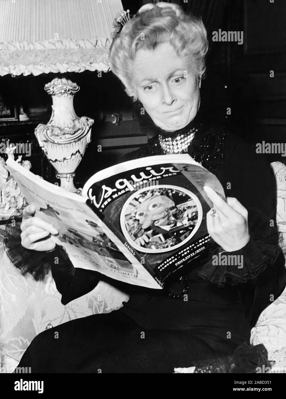 MRS. PARKINGTON, Greer Garson in old age makeup on set, 1944 Stock ...