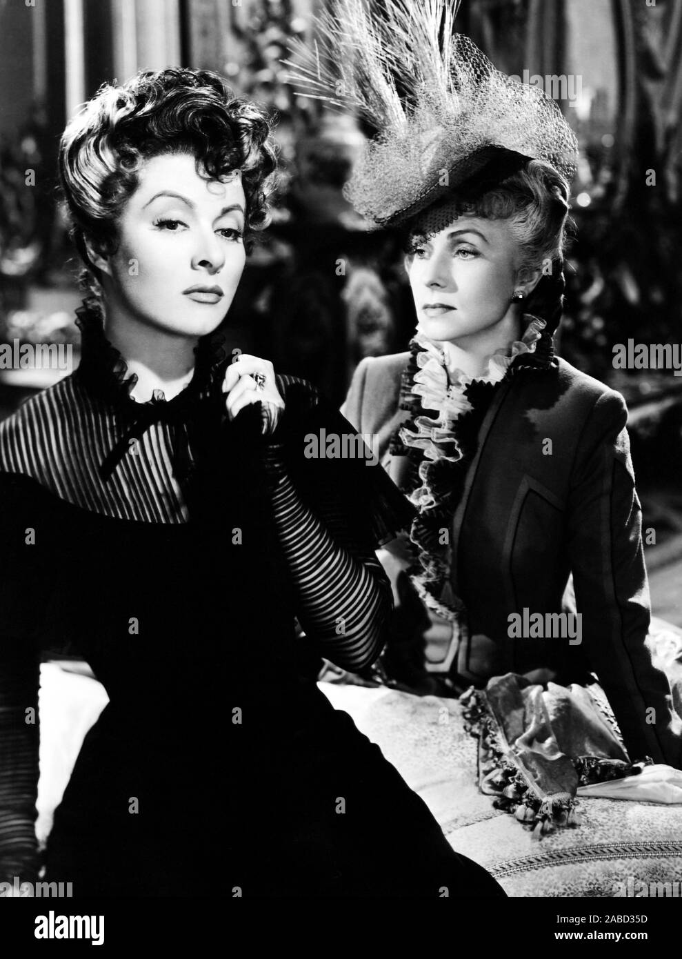 MRS. PARKINGTON, from left, Greer Garson, Agnes Moorehead, 1944 Stock ...