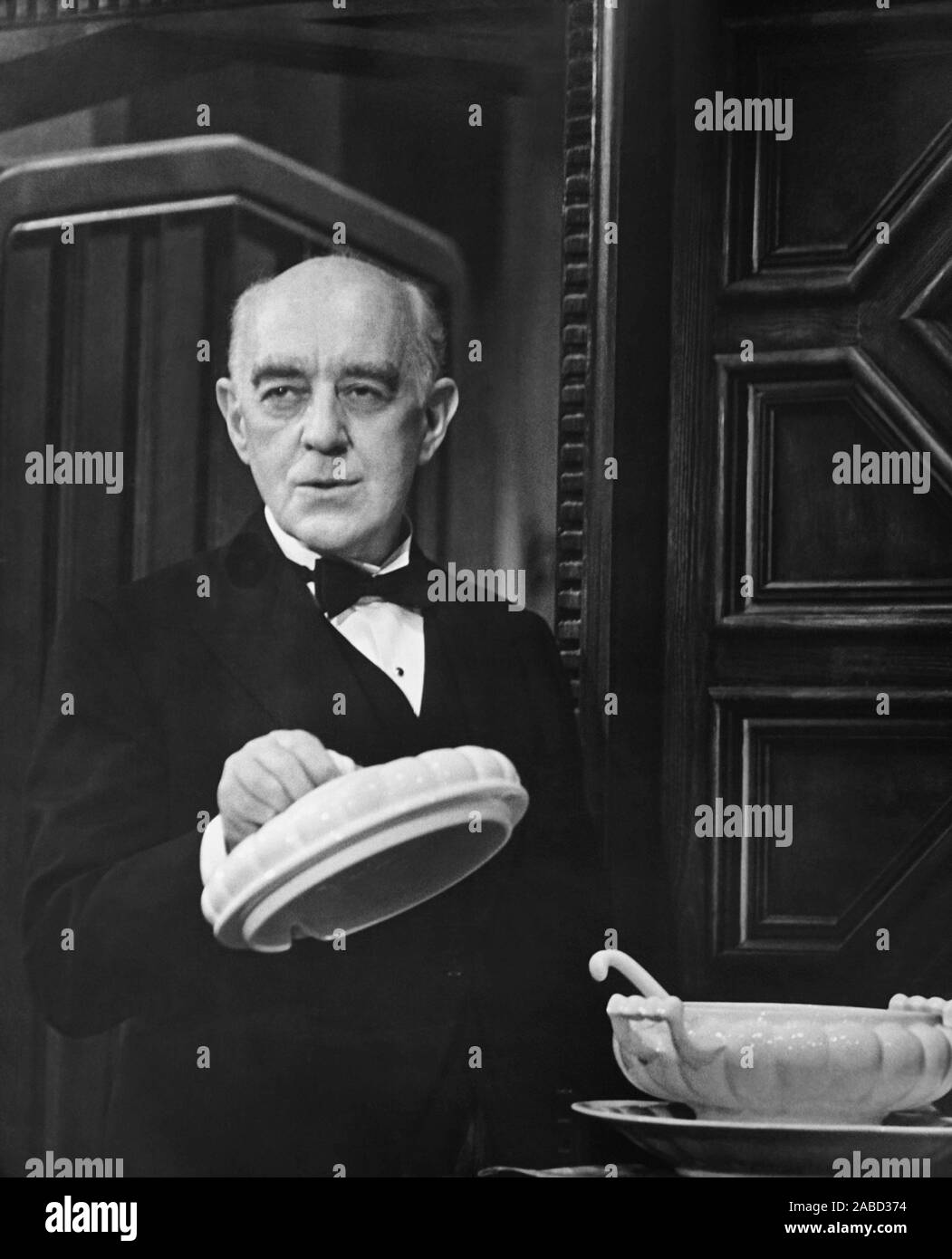 MURDER BY DEATH, Alec Guinness, 1976 Stock Photo - Alamy