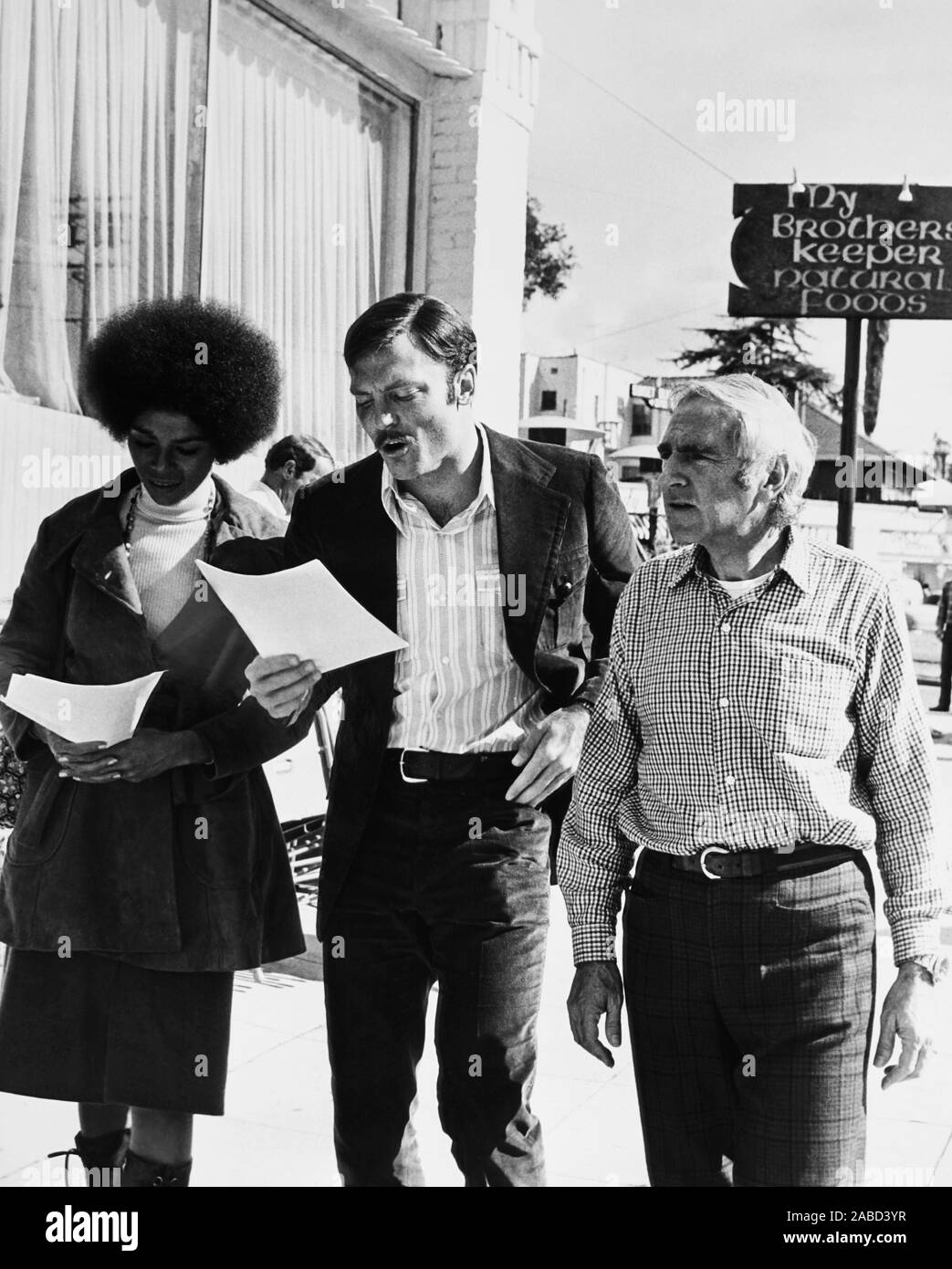 THE NEW CENTURIONS, from left: Rosalind Cash, Stacy Keach, director ...