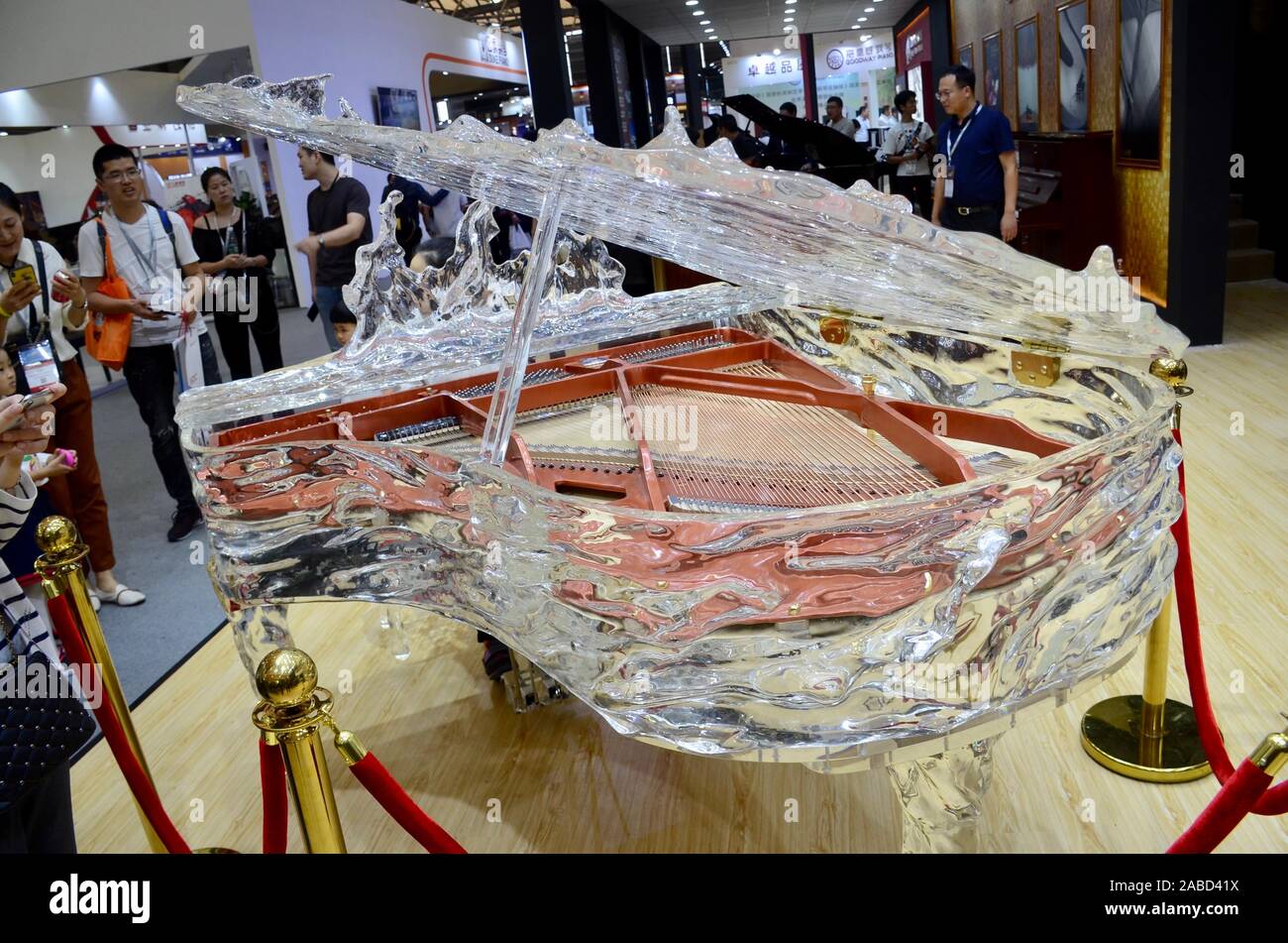 Crystal piano china hi-res stock photography and images - Alamy