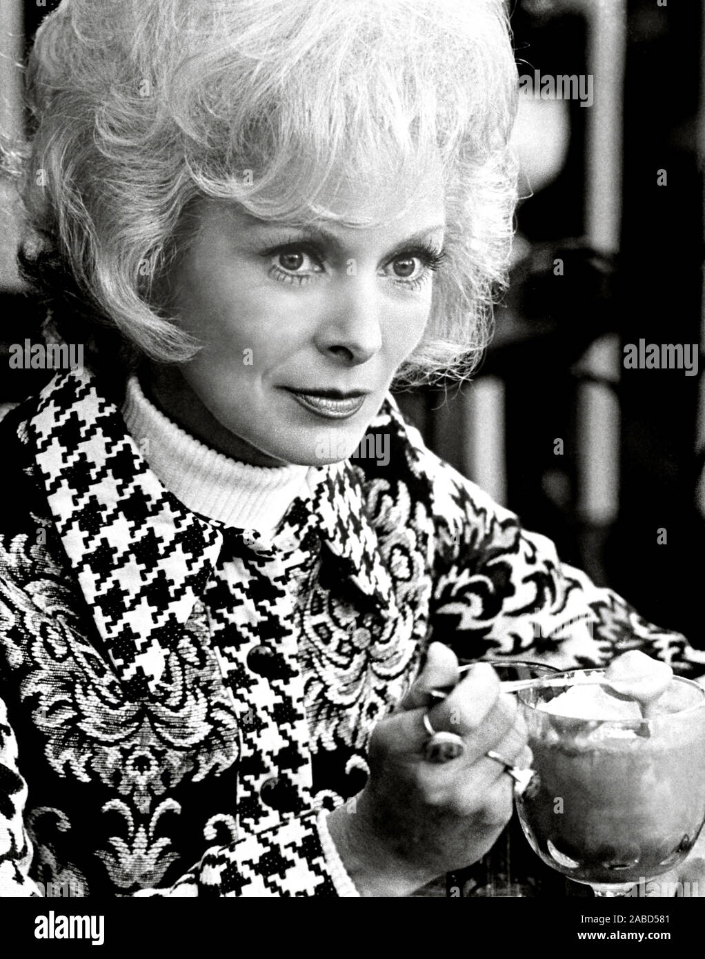 ONE IS A LONELY NUMBER, Janet Leigh, 1972 Stock Photo - Alamy