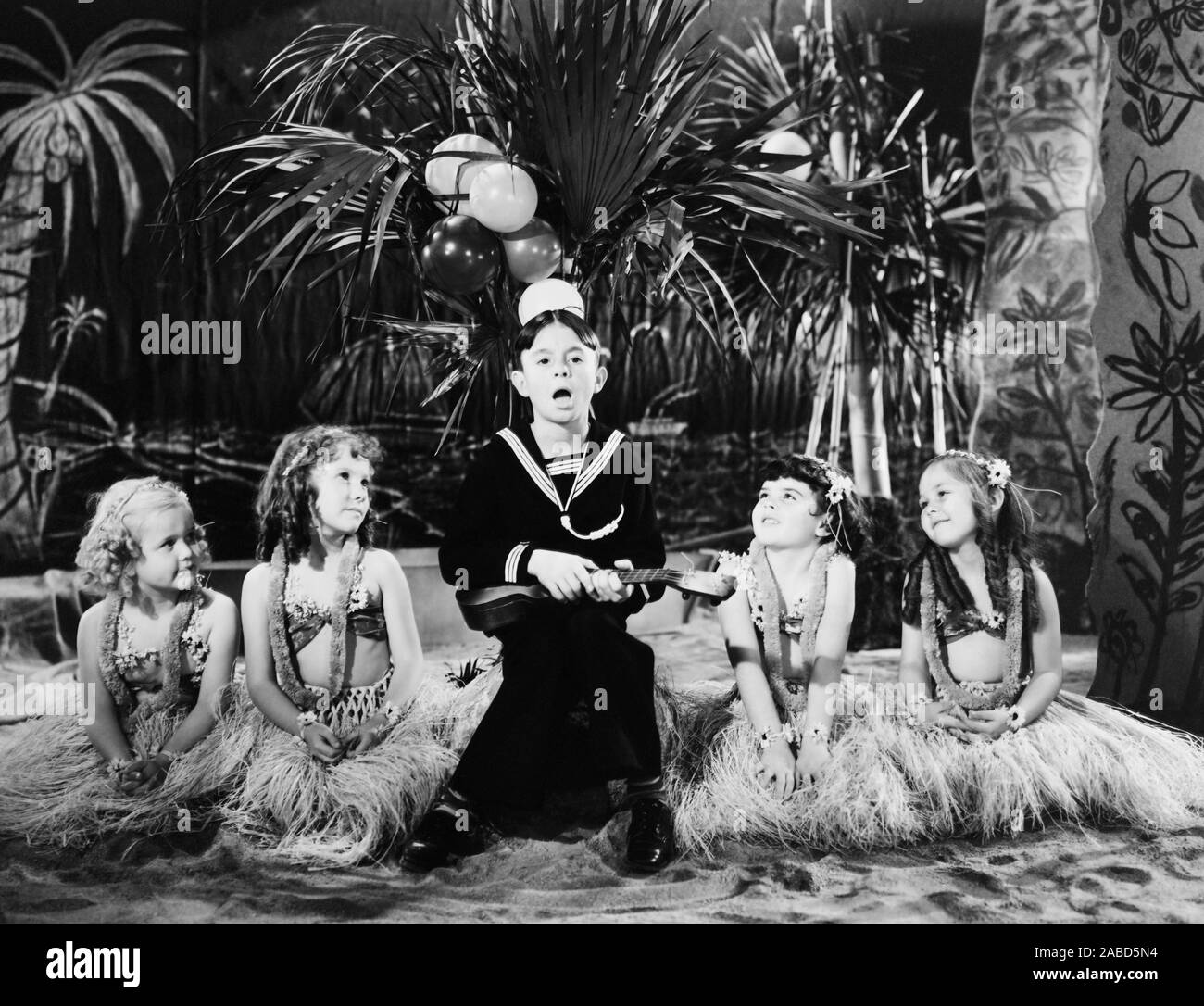 OUR GANG FOLLIES OF 1938, from left: Gloria Hurst, Gloria Browne, Carl ...