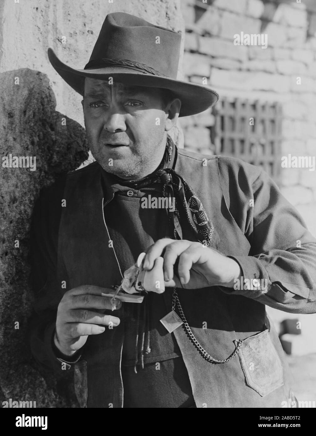 THE OUTLAW, Thomas Mitchell, 1943 Stock Photo - Alamy