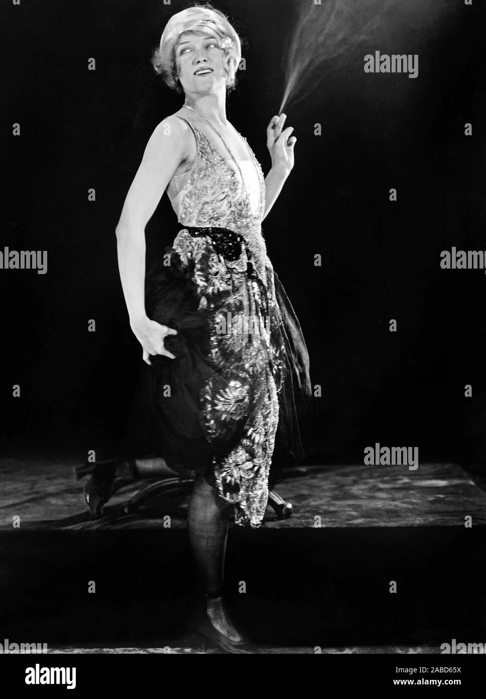 PAYING THE PIPER, Dorothy Dickson, 1921 Stock Photo - Alamy