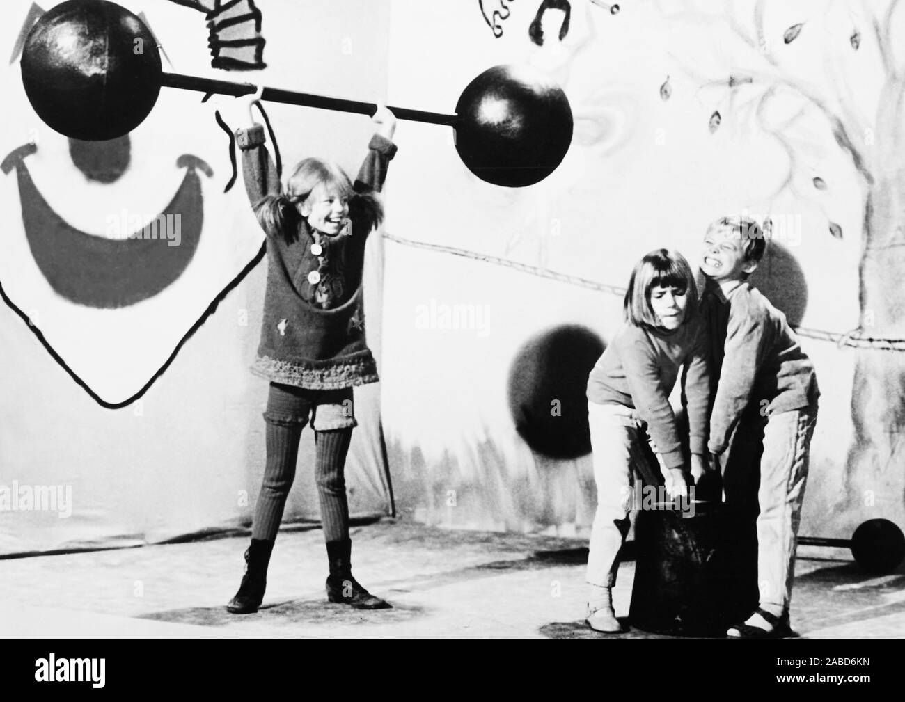 PIPPI GOES ON BOARD, (aka HAR KOMMER PIPPI LANGSTRUMP), from left ...