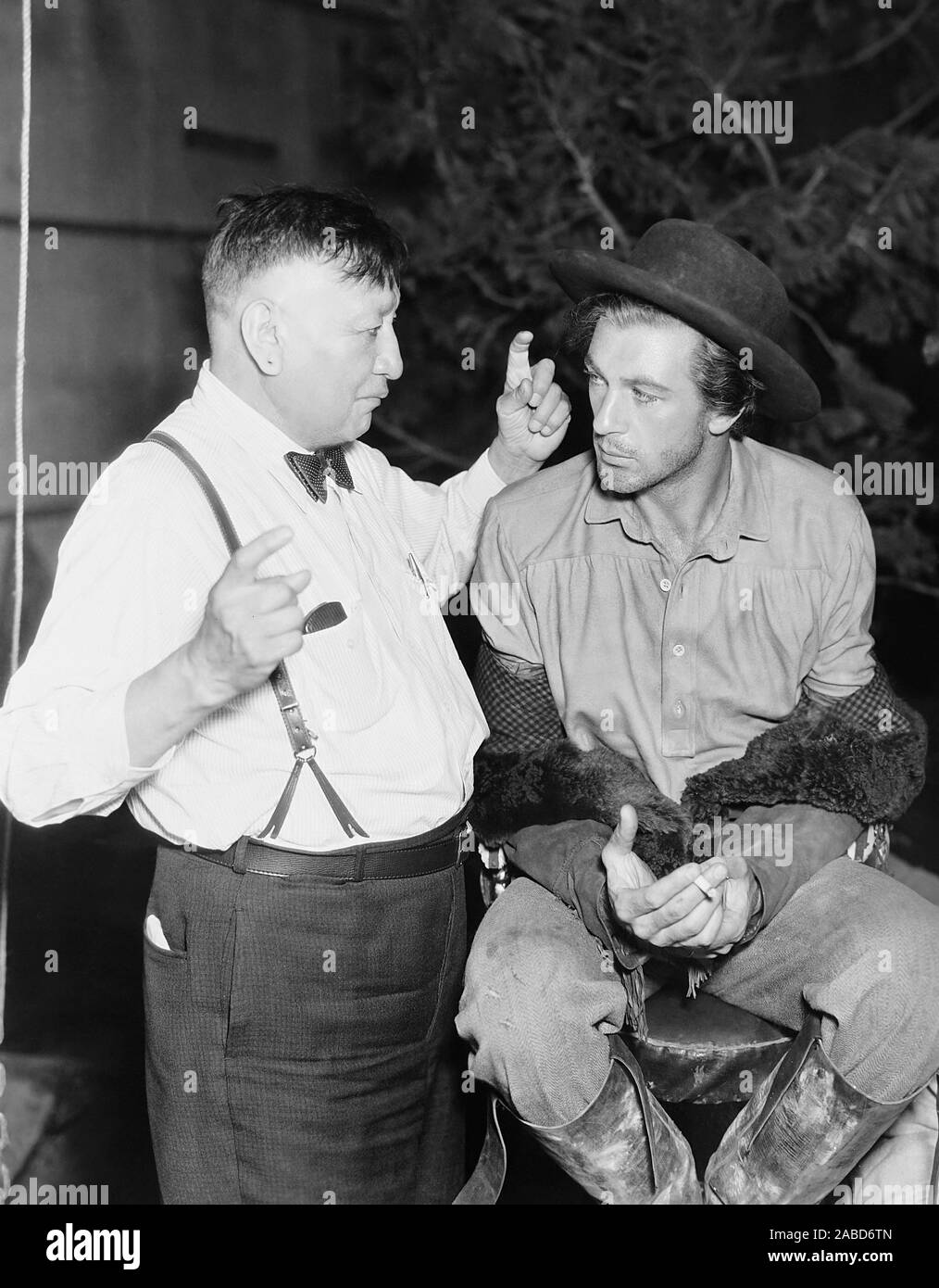 THE PLAINSMAN, from left: technical advisor Chief thunder Bird teaching ...